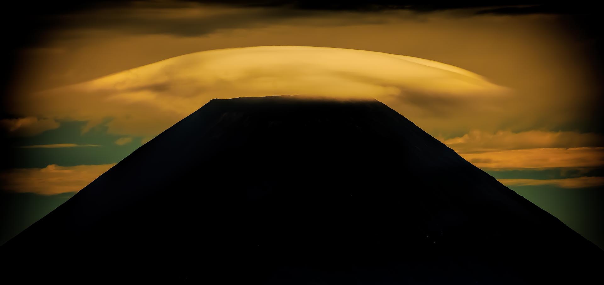 The Lord of the Rings Location Guidebook - Ian Brodie